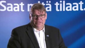 Timo Soini: maahanmuuttajat kotoutettava holokaustipropagandalla ...